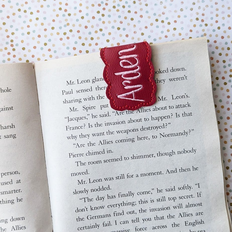 Scalloped Foldover Magnetic Bookmark - Designs by Little Bee