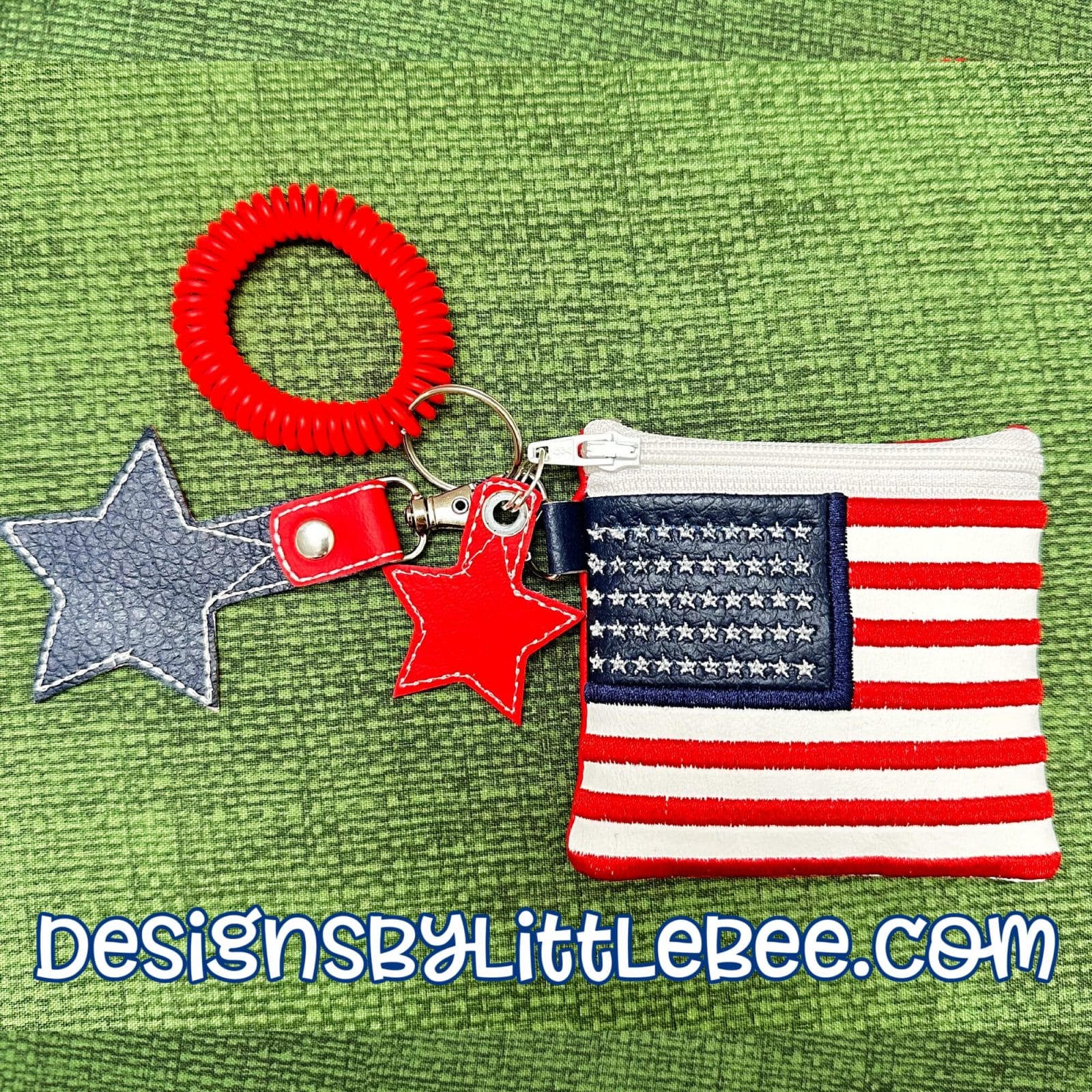 USA Flag: Horizontal Zipper Bag - Designs by Little Bee
